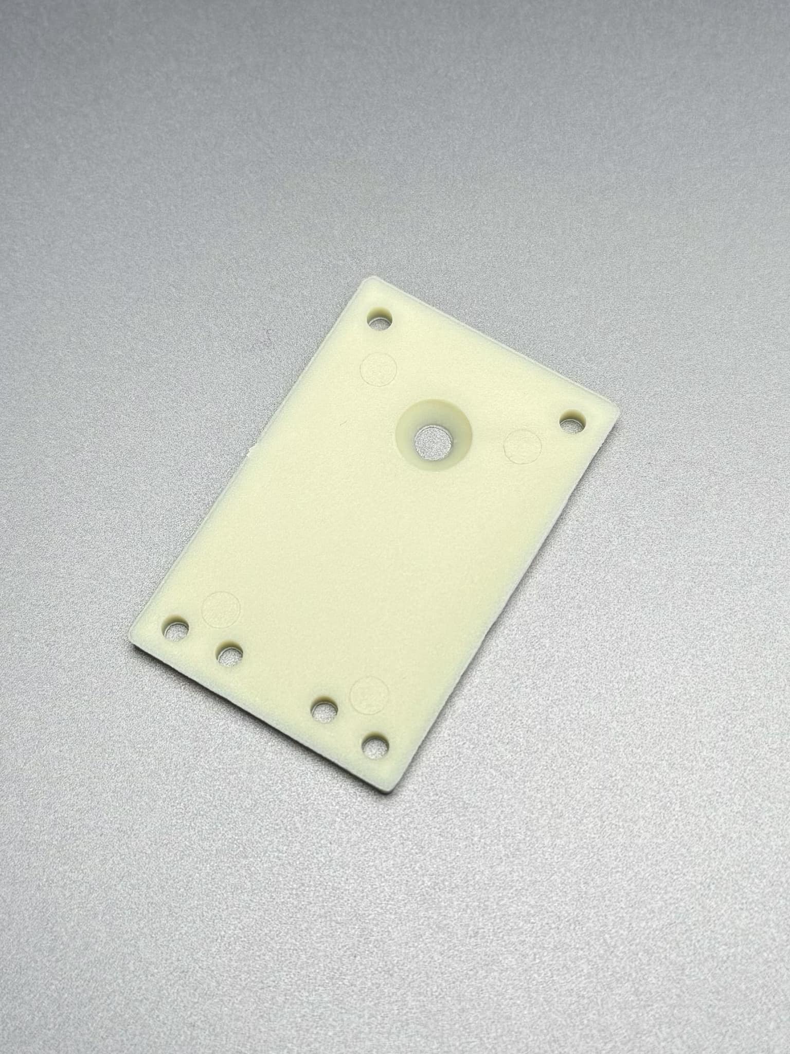FR-0053.2 Transmission brace, molded for rere rc 10 – L&L models